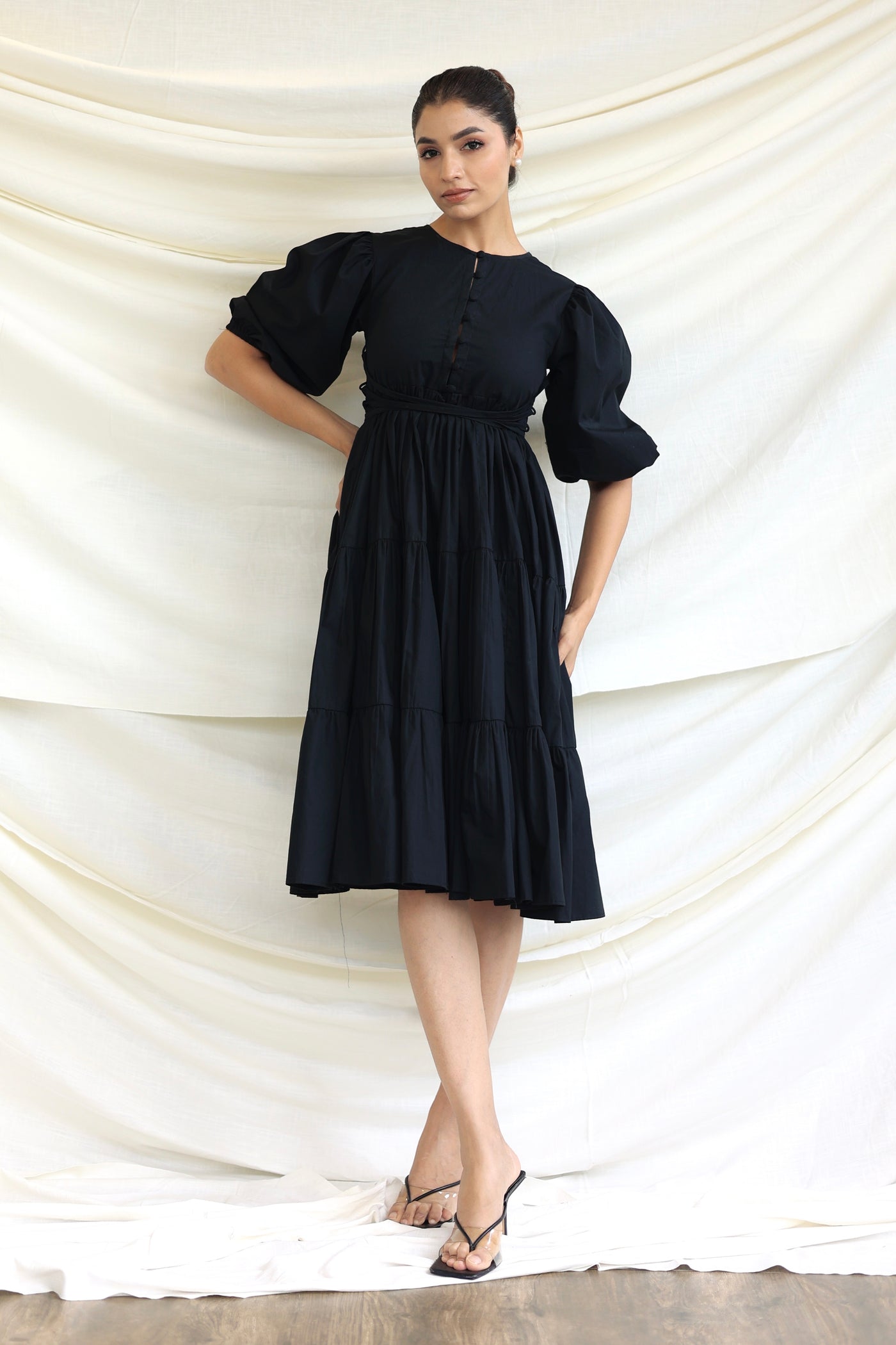 Black round neck tiered midi dress – PR LABEL